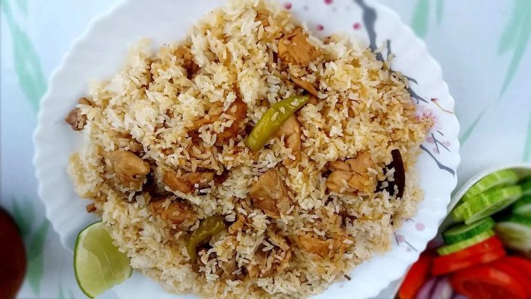 বাংলাদেশী চিকেন তেহারি - Aahare Bahare